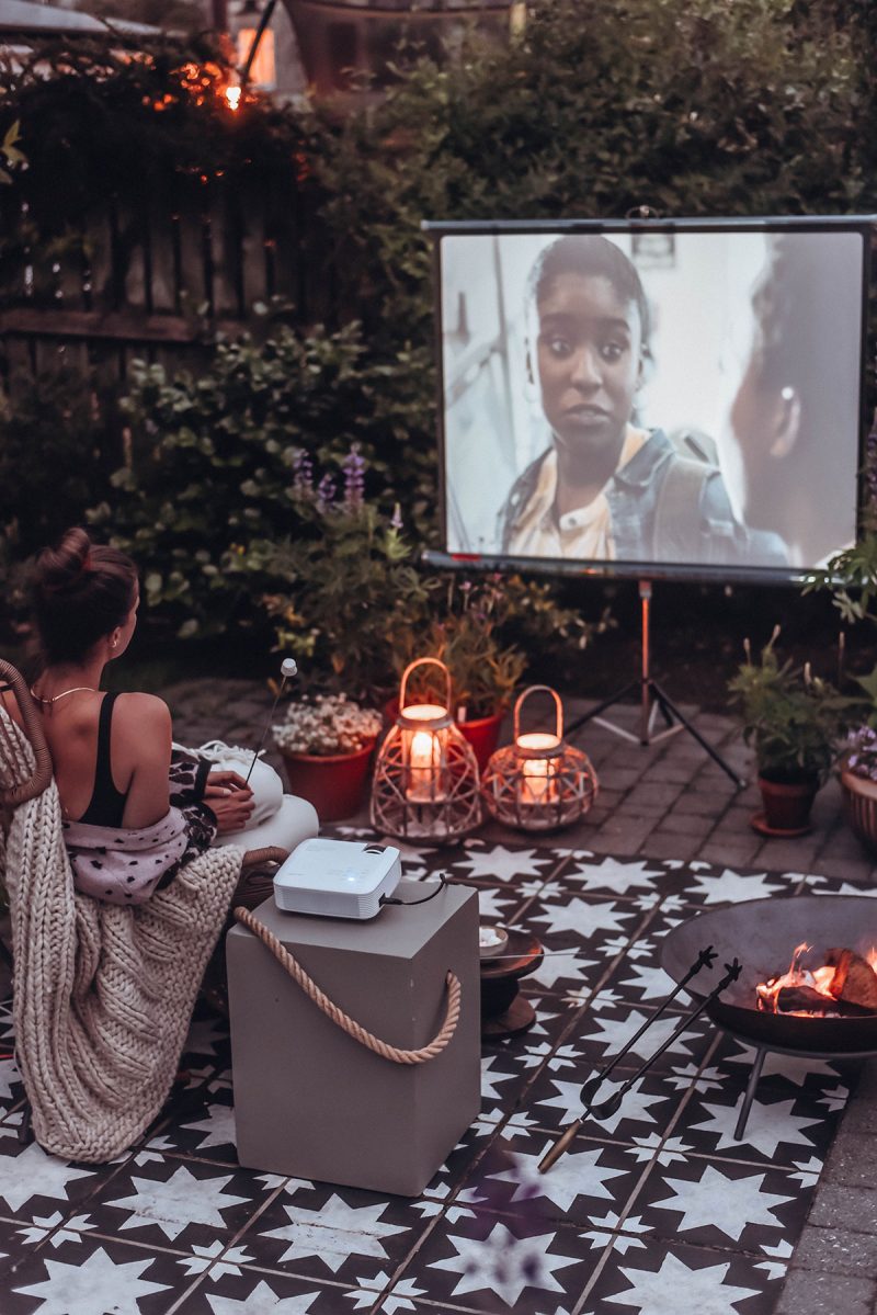 5 steps to the perfect budget outdoor cinema - thankfifi