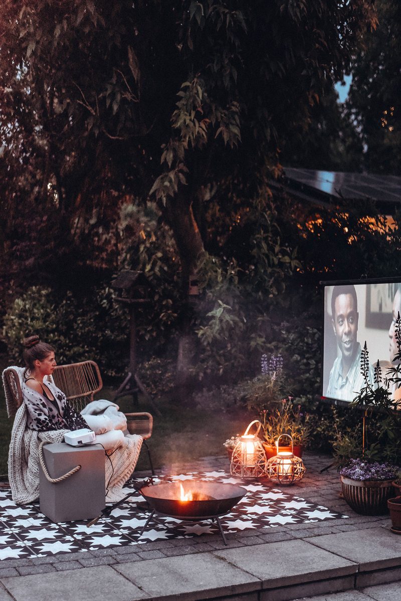 5 steps to the perfect budget outdoor cinema - thankfifi